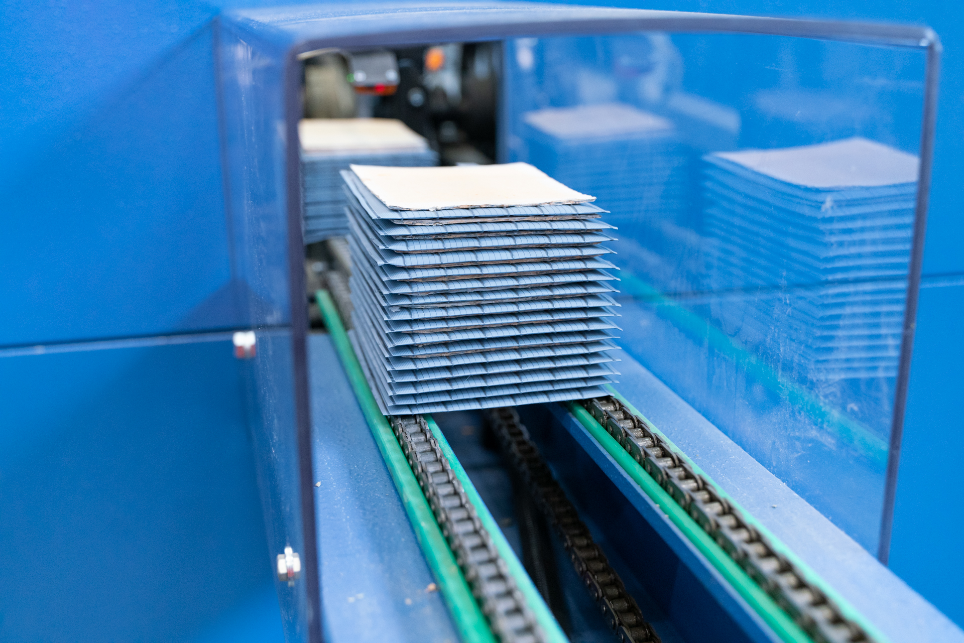 Enveloping & Stacking Machine E-125 - ANDRITZ Sovema